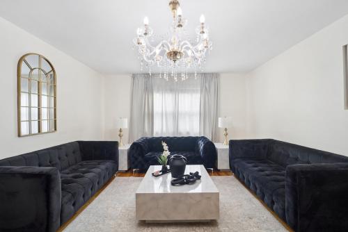 Elegant 2 Bedroom Apt With Free Parking On 2nd Floor - The Bronx, NY