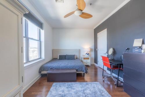 King Master And Plush Queen Near Nyc W Kitchen, Living Room Plus On-site Gym - Jersey City, NJ