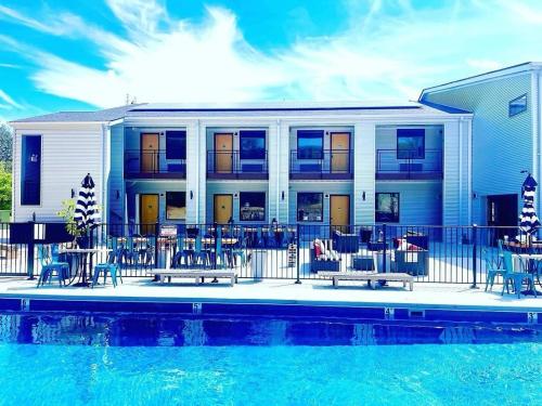 Modern Deluxe Suite For 10 With Pool - Eureka