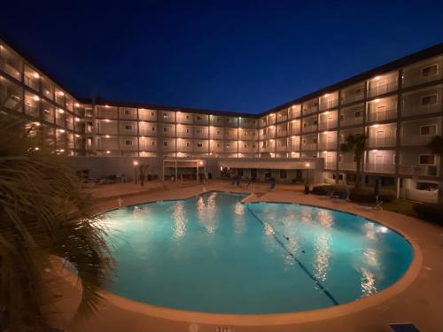 Steps Away From The Beach!!! - Hilton Head Island, SC