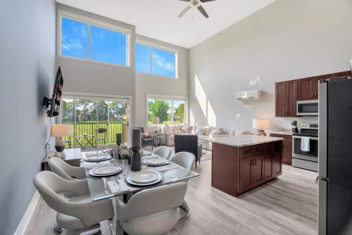 Luxe Condo Overlooking Park - Birmingham, MI