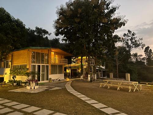 Saraiville- A Boutique Riverside Stay - Dehradun