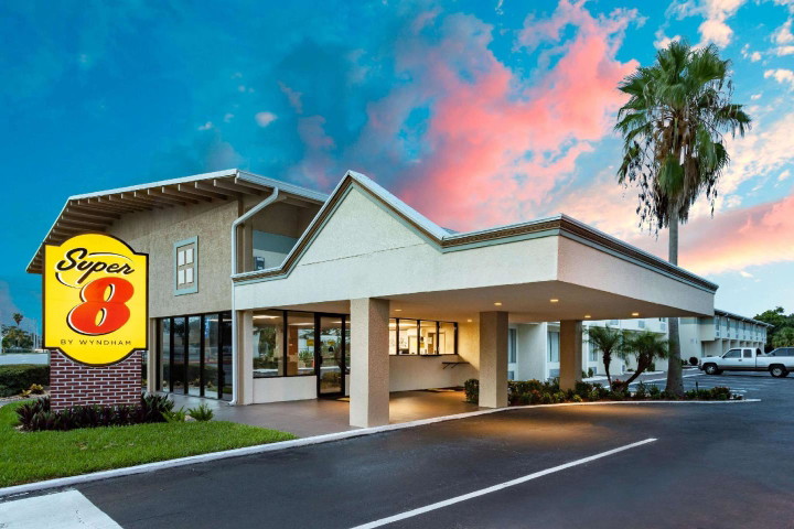 Super 8 By Wyndham Melbourne - Melbourne, FL
