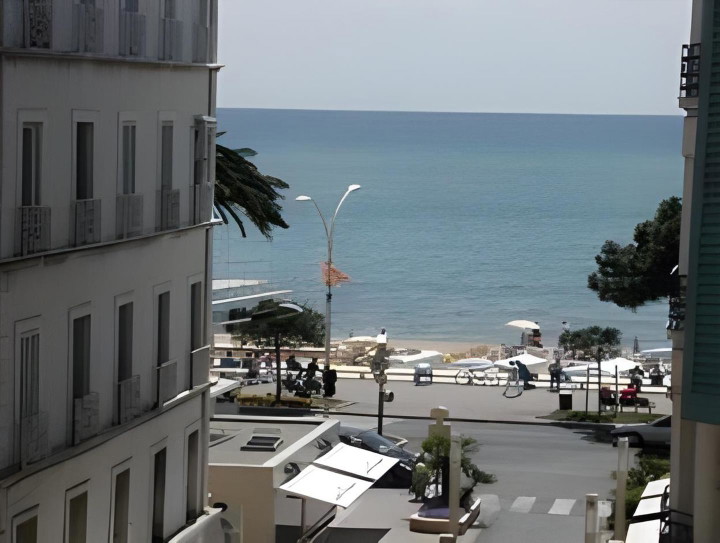 Azurene Royal Hotel Cannes Croisette - Cannes