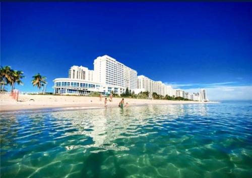 Castle Th14 - Miami Beach, FL