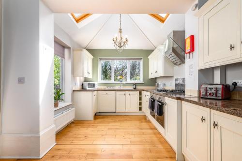 Spacious 6 Bed Home In Central Bedford W Parking - Bedford, Royaume-Uni