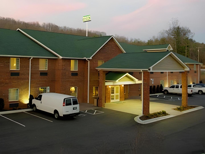 Mountain Inn & Suites Airport - Hendersonville - Hendersonville, NC