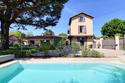 Clos Du Cedre - High-end Family Home With Spacious Garden Pool Parking - Villeurbanne
