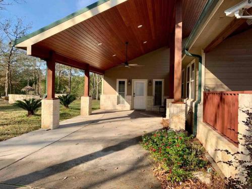 West Wing At The Manor - Magnolia, TX