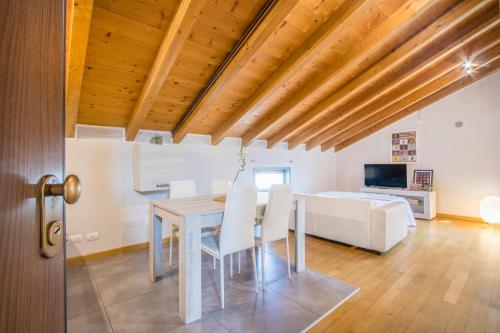 Stazione 200m - Wifi - Aria Condizionata - Smart Tv - Parma