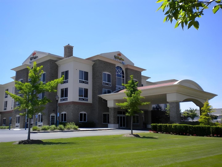 Holiday Inn Express & Suites Riverhead - Long Island By Ihg - The Hamptons, NY