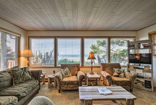 Oceanfront Escape W/ Pacific Views: Surf & Explore - Cannon Beach, OR