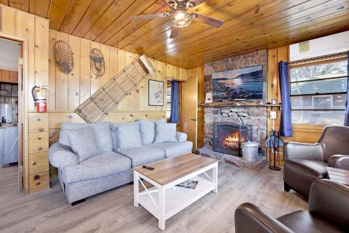 Lakeside Family Cabin By Big Bear Vacations - Big Bear Lake, CA