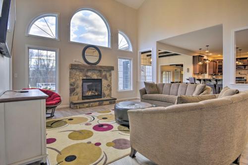 Pool & Furnished Patio: Group Getaway In Hershey - Hershey, PA