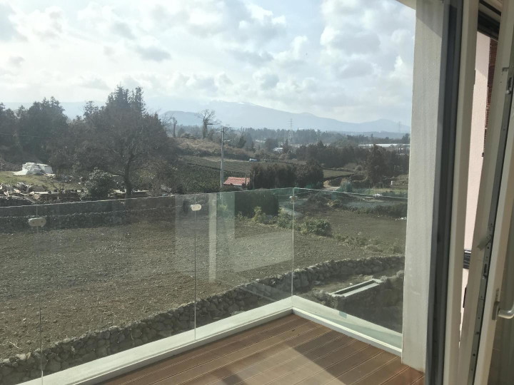 Terraced Resort Pension With Deck & Mountain View - Jeju-si