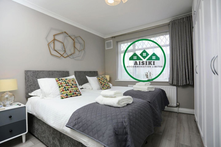 Classic 3bed/2bath House W/garden Free Wifi & Parking - Hayes