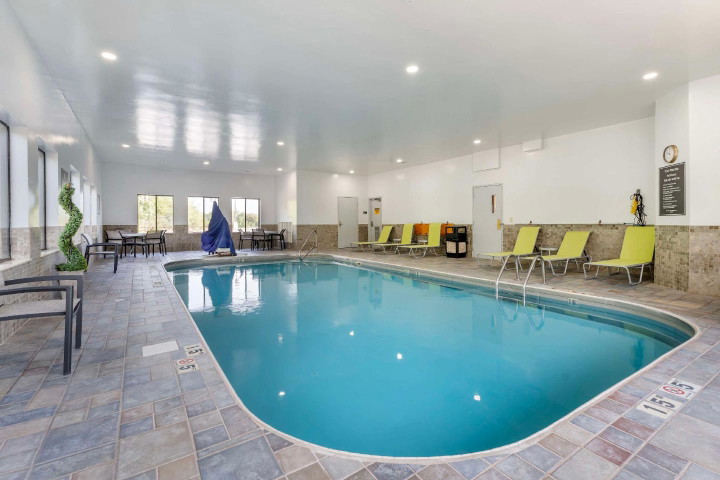 Best Western St. Clairsville Inn & Suites - Wheeling, WV