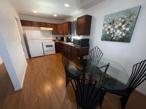 Flowers Apt 5 Min Walk To Downtown - Free Parking - Las Vegas, NV