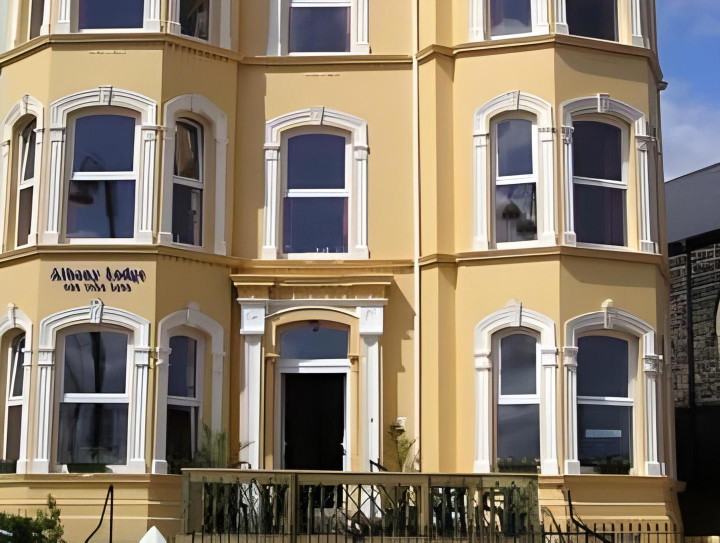 Albany Lodge - Portrush