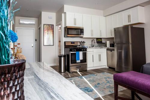 Luxurious Furnished Studio W Full Kitchen In Sd - Coronado, CA