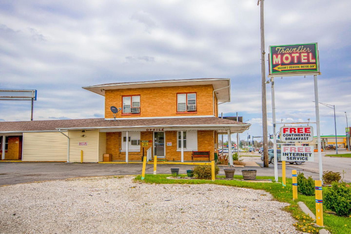 Travelier Motel - Macon, MO