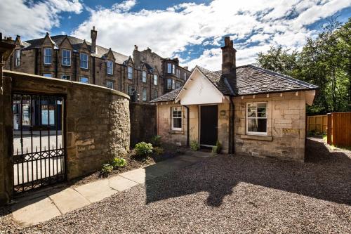 Trinity Lodge - Home With Private Garden And Parking - Edinburgh
