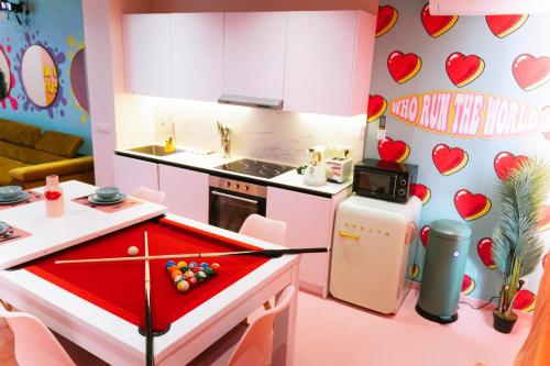 Capsule Girl Power Spa - Balneo - Sauna - Karaoke - Billard - 2 Chambres - Charleroi