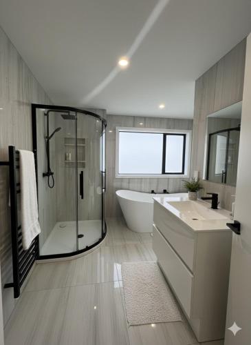 Modern Family Home In Tawa - Wellington - Porirua