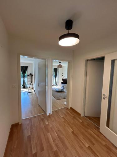 Plain & Practical Zurich Apartment - Zurique