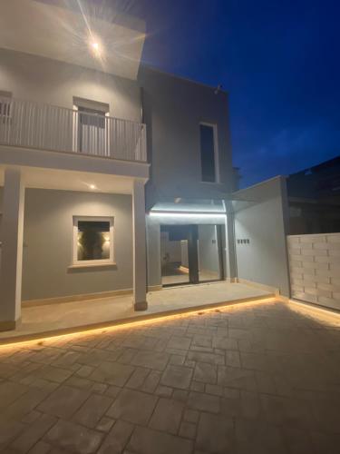 Grey House Guest House Luxury - Latina