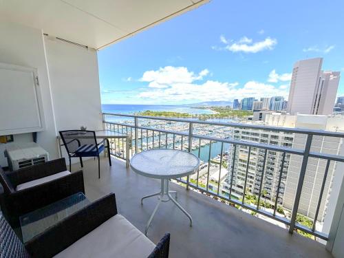 Ilikai 2127 Spectacular Ocean Harbor Views - Honolulu, HI