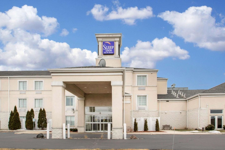 Comfort Inn & Suites Sheboygan I-43 - Sheboygan, WI