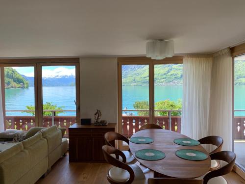 Seehaus Lake View 3-bedroom Apartment - Brienz