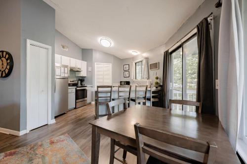 Opulent Octagonal Oasis With Spiral Stairs-minutes To Base - Elgin, SC