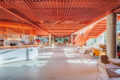 Almenat Embu Das Artes, Tapestry Collection By Hilton - Cotia