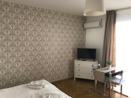 Budapest Downtown Apartments With Balcony & Optional Garage & Restaurant In The Building - Budapeste