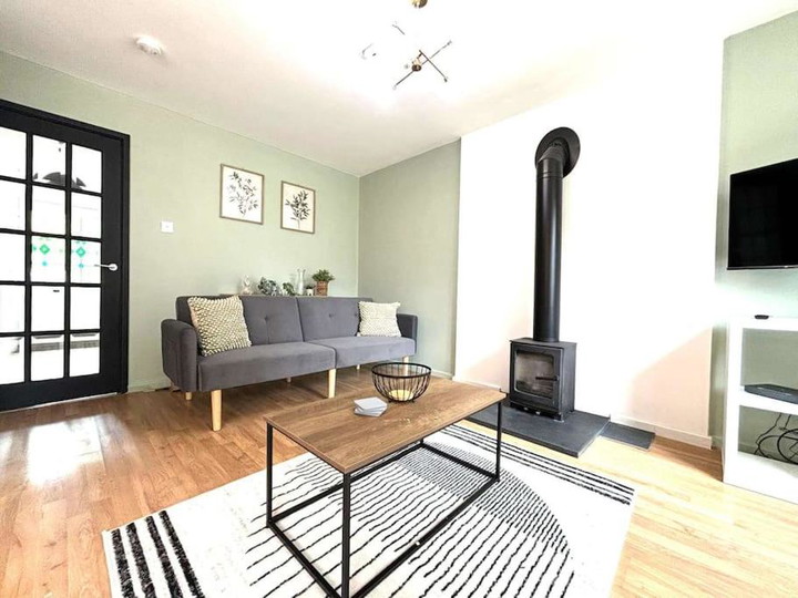Cresswell Crescent Urban Residence - Captivating & Spacious 3br Home With Driveway Parking By Parydi - Shropshire