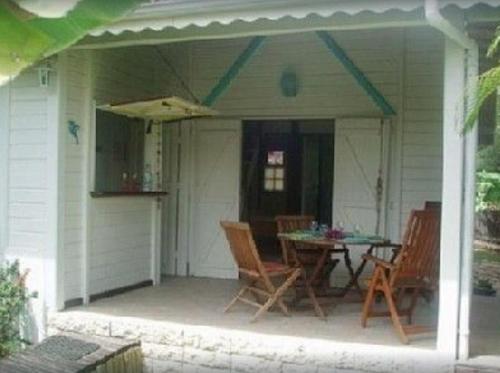 Maison Charmante A Saint-anne Avec Terrasse Et Jardin Cloture - Fort-de-France