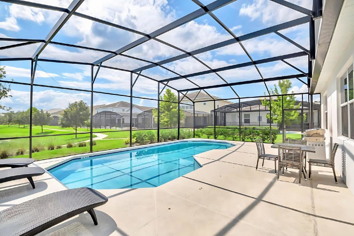 Family Home With Pool, Bbq & Cinema Near Disney - Kissimmee, FL