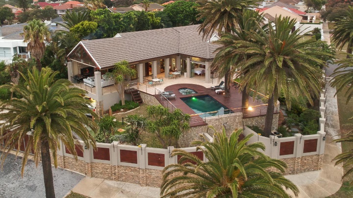Island Way Villa - Luxury Accommodation - Port Elizabeth