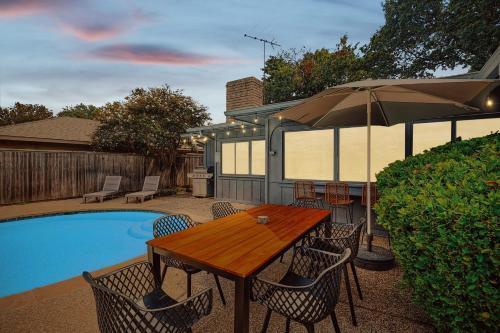 4-bd Serene Hideaway W Pool Foosball And Patio - Dallas, TX