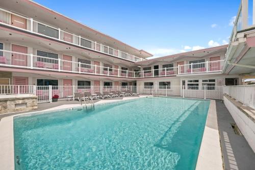 Pink Champagne Boutique Motel - Sea Isle City, NJ