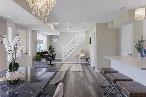 Spacious 5 Bed 2 Bath House - Oak Park, IL