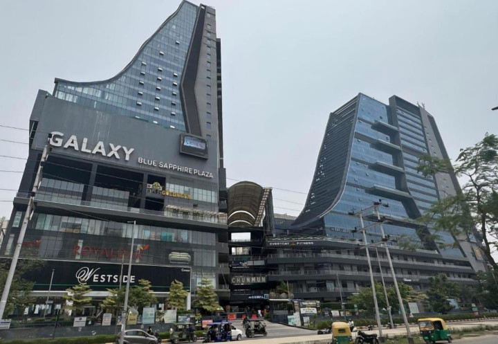 Galaxy Blue Premium Luxury Stay - Noida