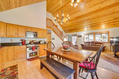 Relax Fireside + Play Games! Hiker’s Haven In Pine - 파인