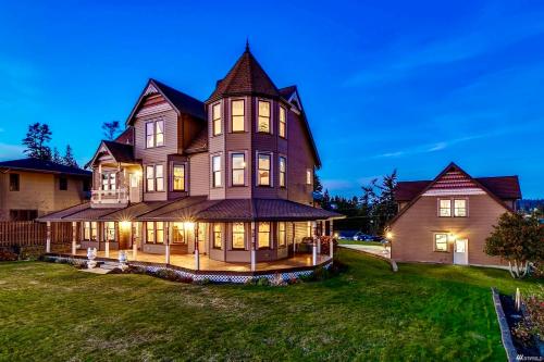 Luxury Bayfront Oasis With Private Beach Access, Near Tulalip Casino And Outlets! - Marysville, WA