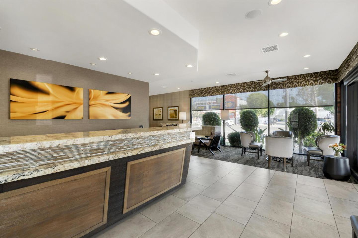 Best Western Plus Carriage Inn - Los Angeles
