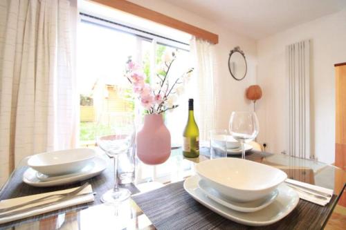 Cheerful Two-bedroom Residential Home - Oxford