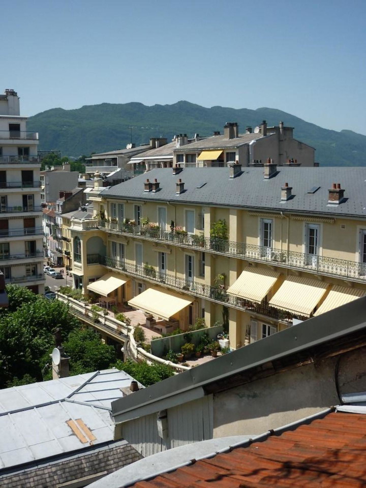 Authentic By Balladins, Le Carré D Aix - Savoie