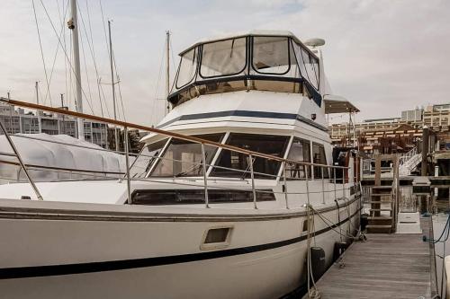 2br Spacious & Comfy 43' Yacht - Heat & Ac - On The Freedom Trail - Best Nights Sleep - Boston, MA